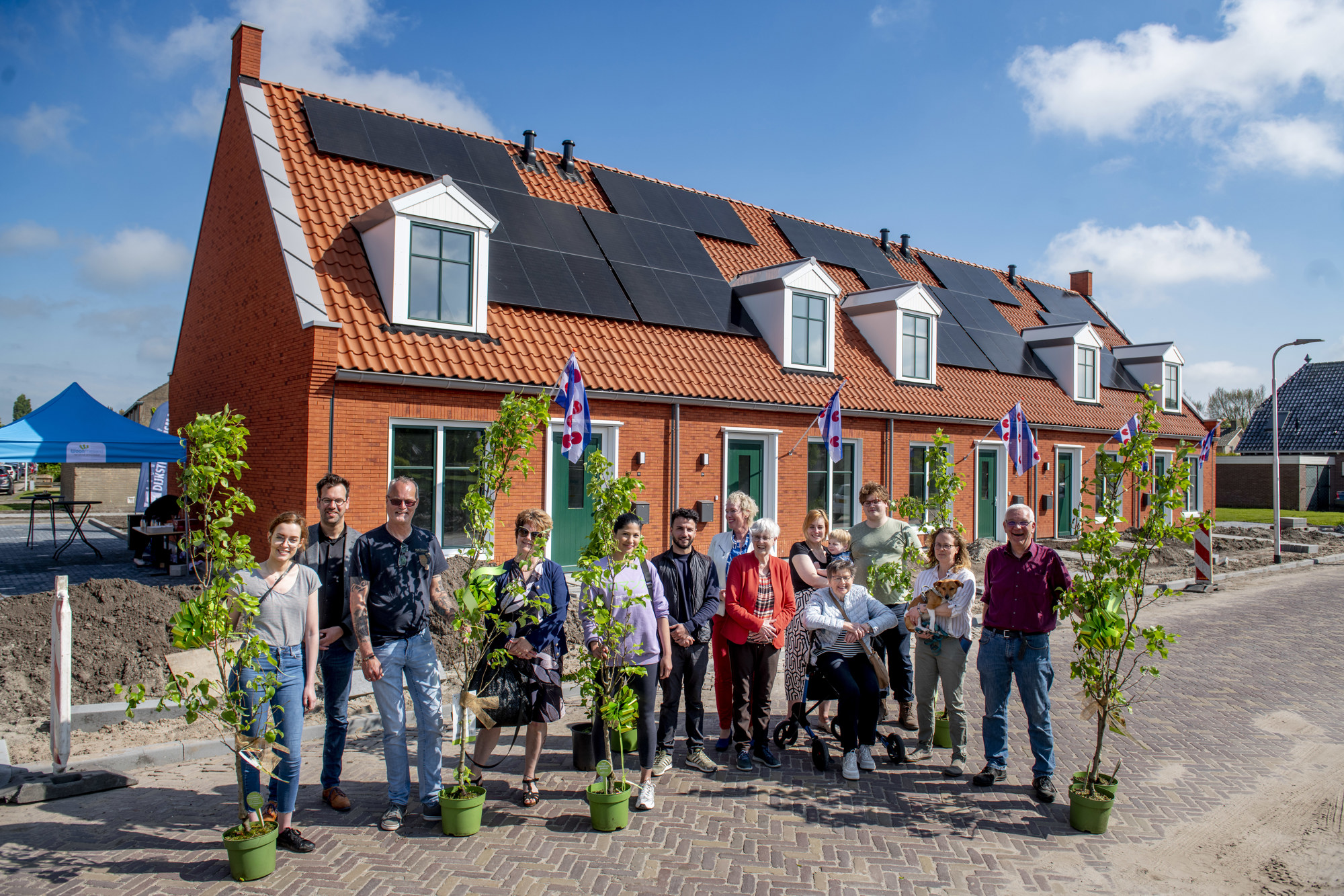 Bewoners blij met 10 ‘historische’ nieuwbouwwoningen in Stiens ...